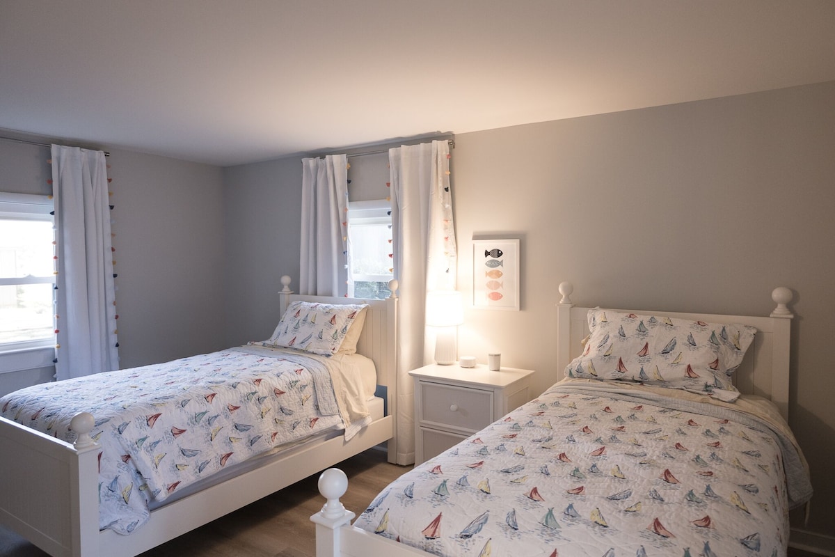 The Little Blue Cottage - Topping - Virginia's River Realm