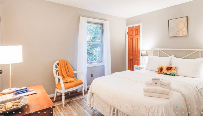 Hyacinth House - Virginia's River Realm