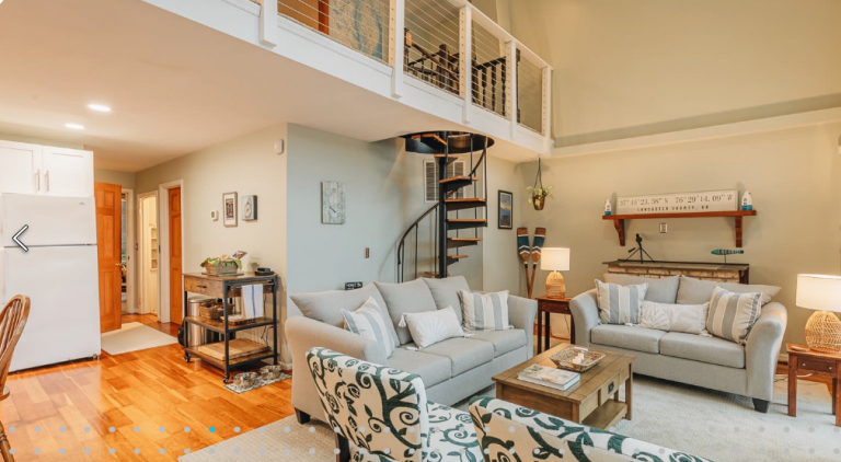 Hyacinth House - Virginia's River Realm